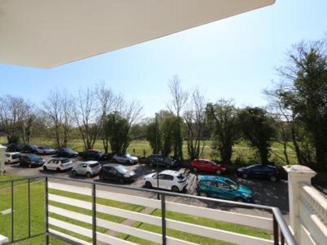 2 bedroom Flat To Let