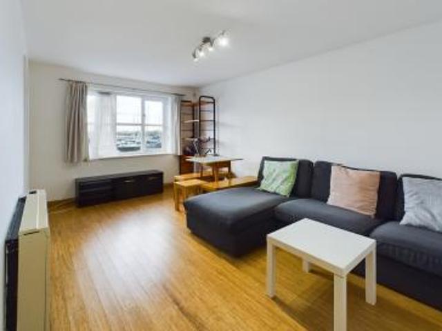 2 bedroom Flat To Let