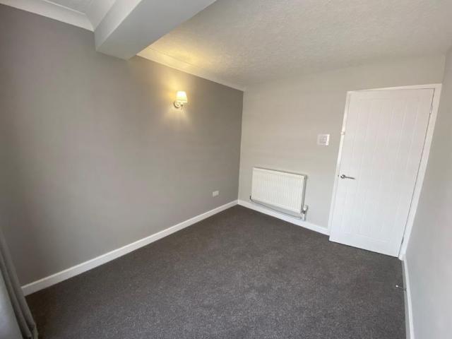 2 bedroom Flat To Let