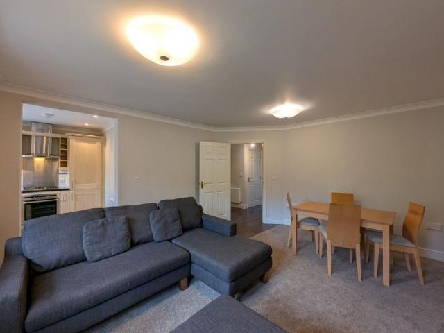 2 bedroom Flat To Let