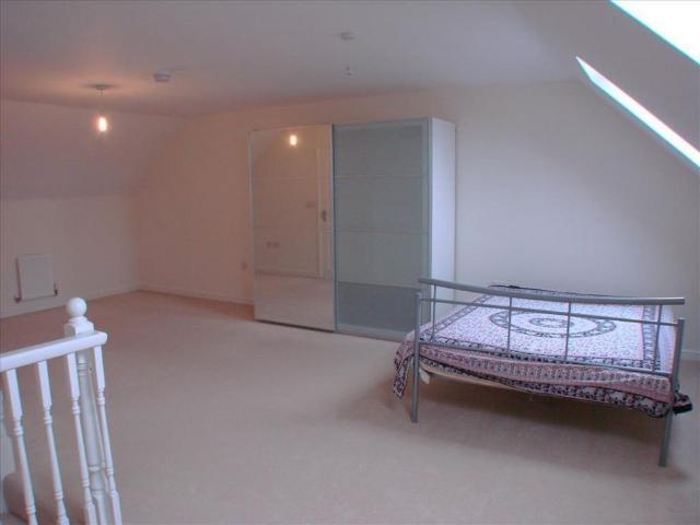 2 bedroom Flat To Let