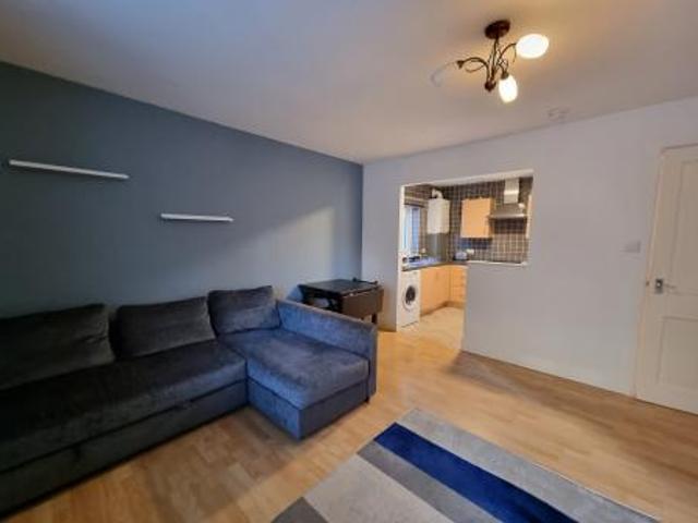2 bedroom Flat To Let