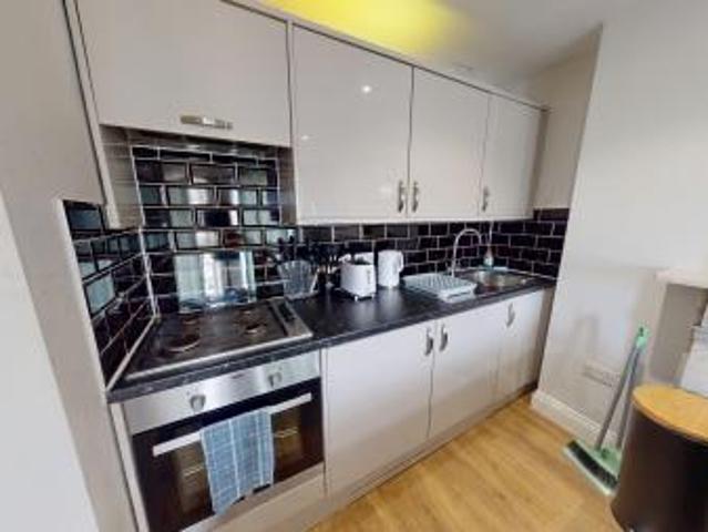 2 bedroom Flat To Let