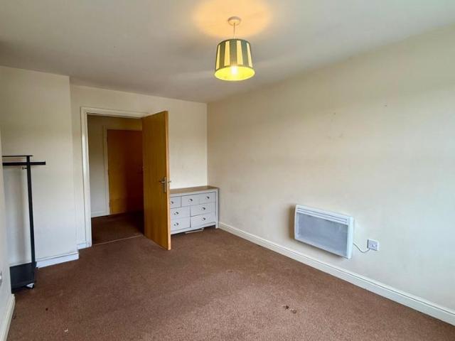 2 bedroom Flat To Let
