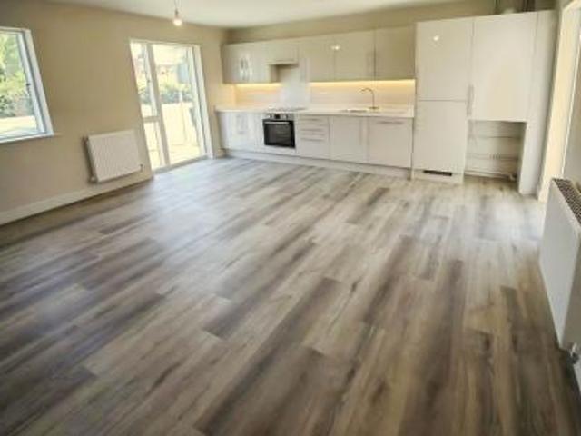 2 bedroom Flat To Let
