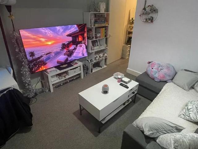 2 bedroom flat to let