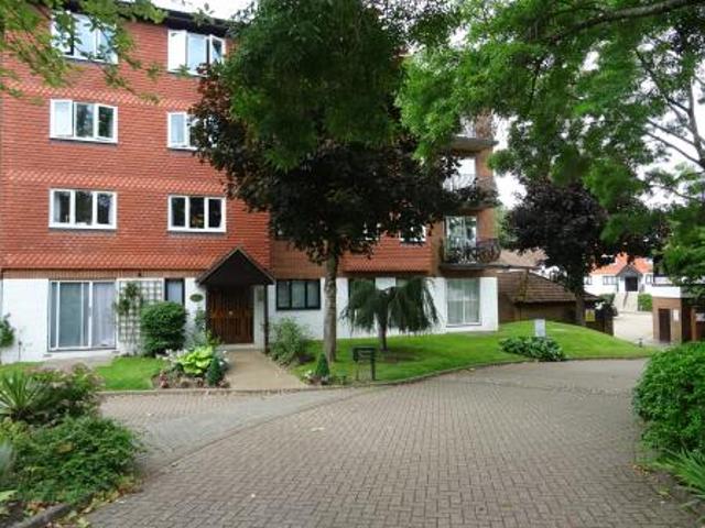 2 bedroom Flat To Let