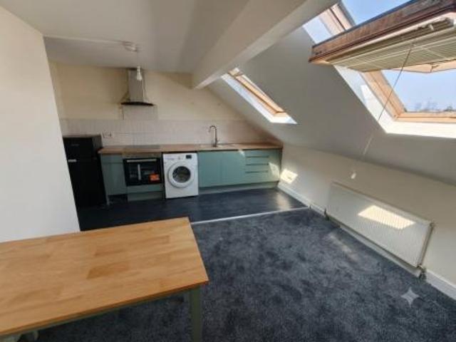 2 bedroom Flat To Let