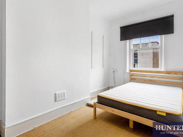 2 bedroom Flat To Let