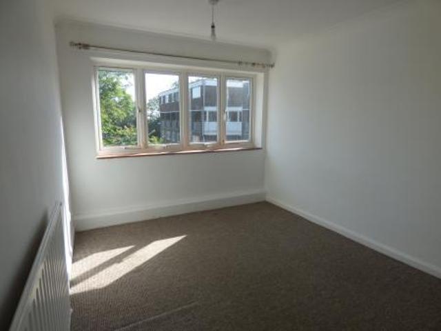 2 bedroom Flat To Let
