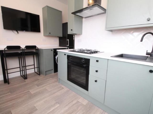 2 bedroom Flat To Let