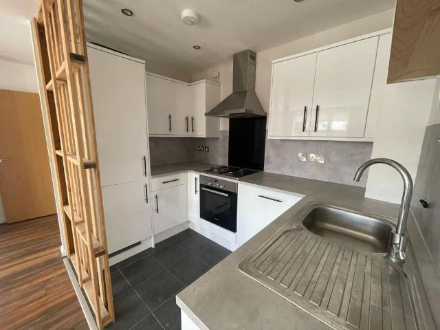 2 bedroom Flat To Let
