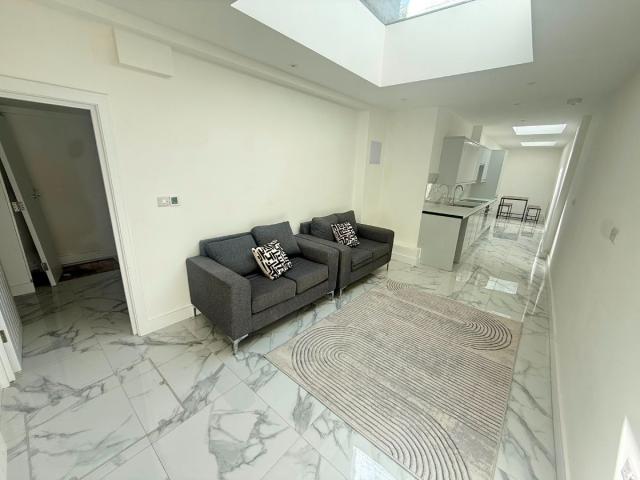 2 Bedroom Flat To Let