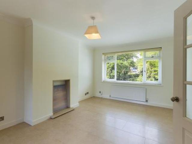 2 bedroom Flat To Let