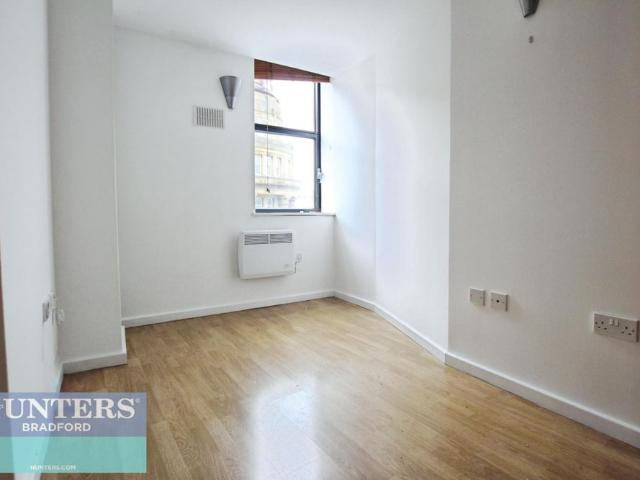 2 bedroom Flat To Let