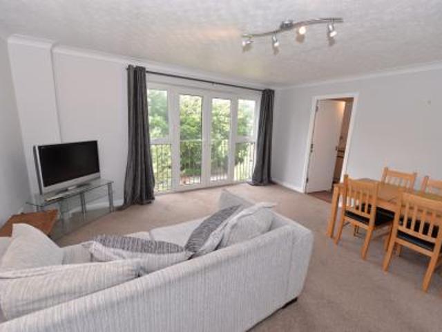 2 bedroom Flat To Let