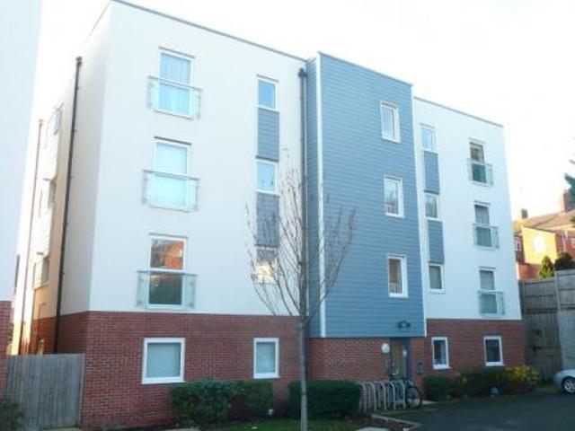 2 bedroom Flat To Let