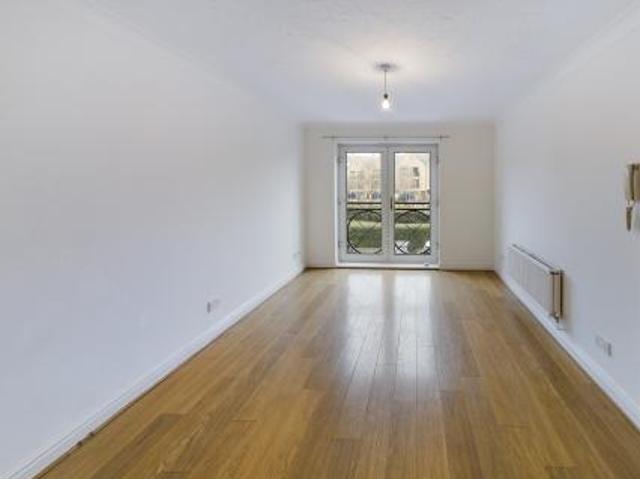 2 bedroom Flat To Let