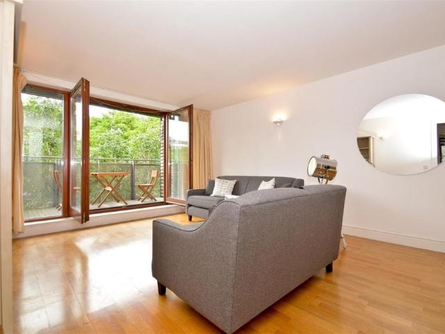 2 bedroom Flat To Let