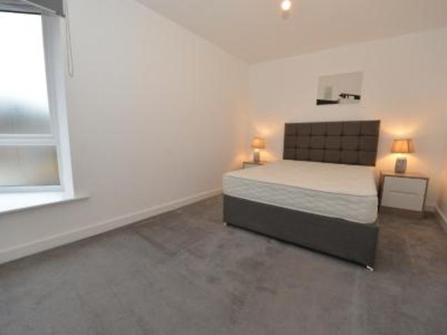 2 bedroom Flat To Let