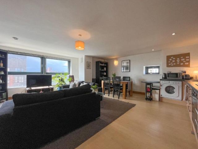 2 bedroom Flat To Let