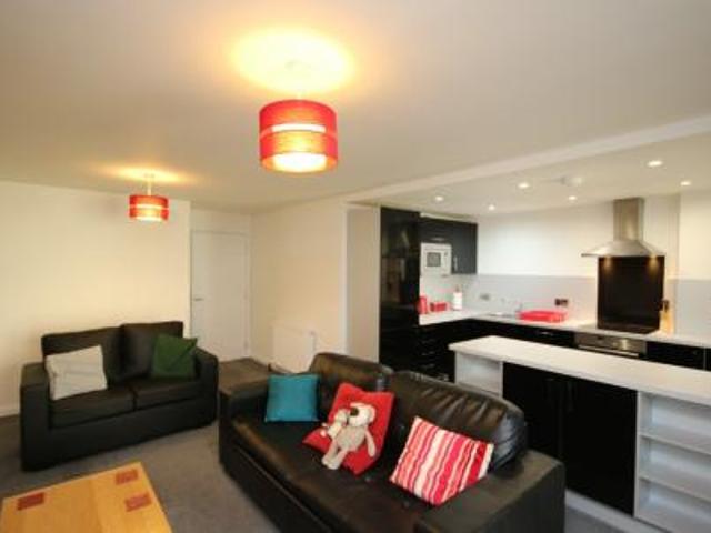 2 bedroom Flat To Let