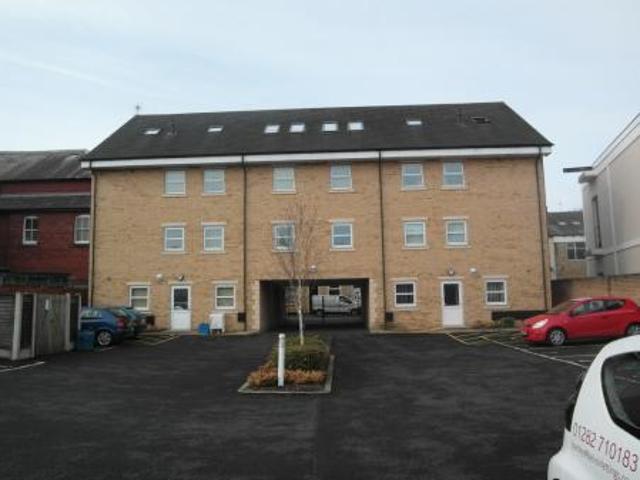 2 bedroom Flat To Let