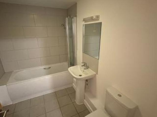 2 bedroom Flat To Let