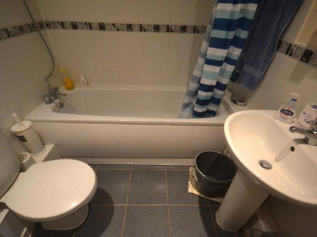 2 bedroom Flat To Let