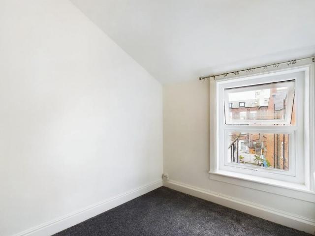2 bedroom Flat To Let