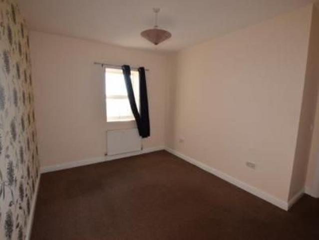 2 bedroom Flat To Let
