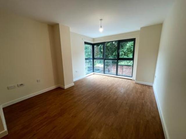 2 bedroom Flat To Let