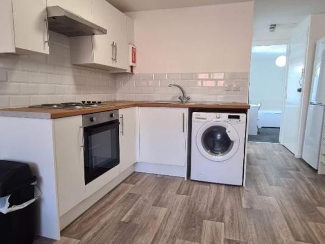 2 bedroom Flat To Let