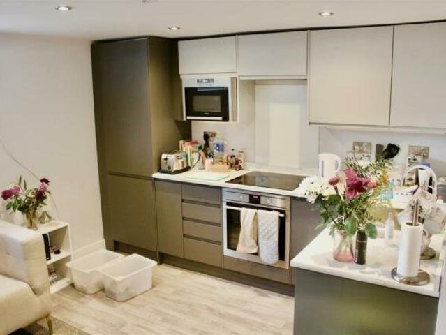 2 bedroom Flat To Let