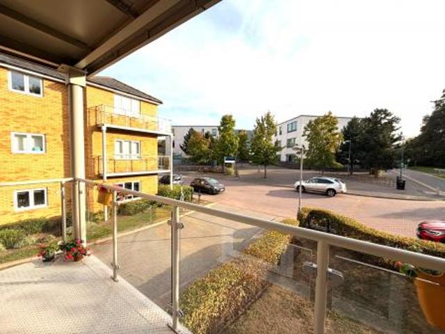 2 bedroom Flat To Let