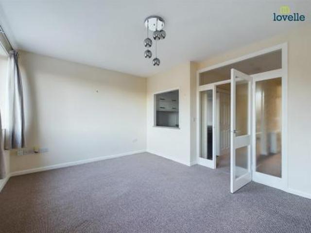 2 bedroom Flat To Let