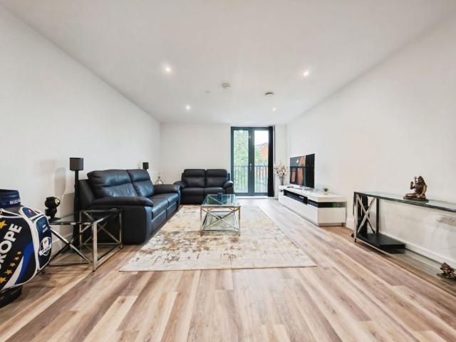 2 bedroom Flat To Let