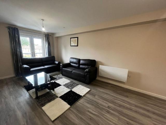 2 bedroom Flat To Let