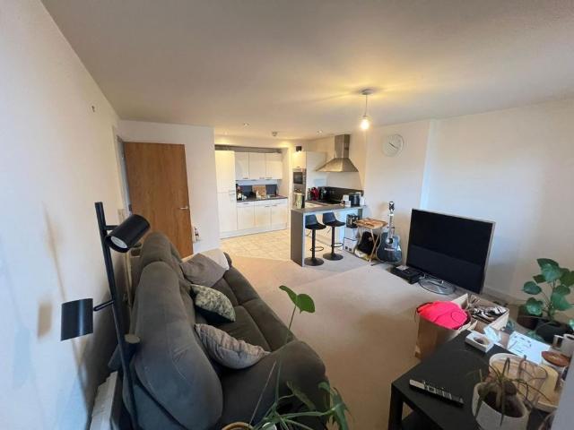 2 bedroom Flat To Let