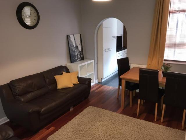 2 bedroom Flat To Let