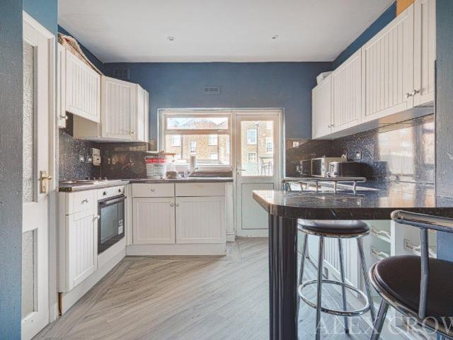 2 Bedroom Flat To Let