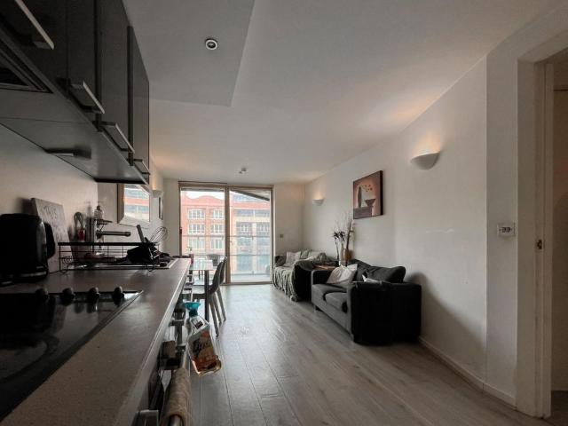 2 bedroom Flat To Let
