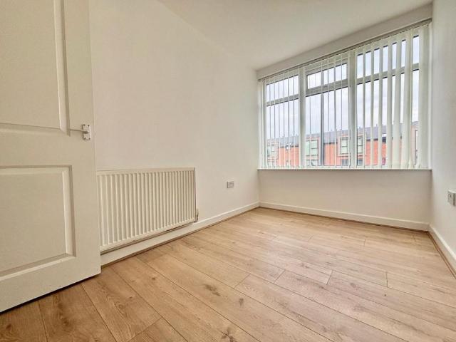 2 bedroom Flat To Let
