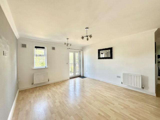 2 bedroom Flat To Let