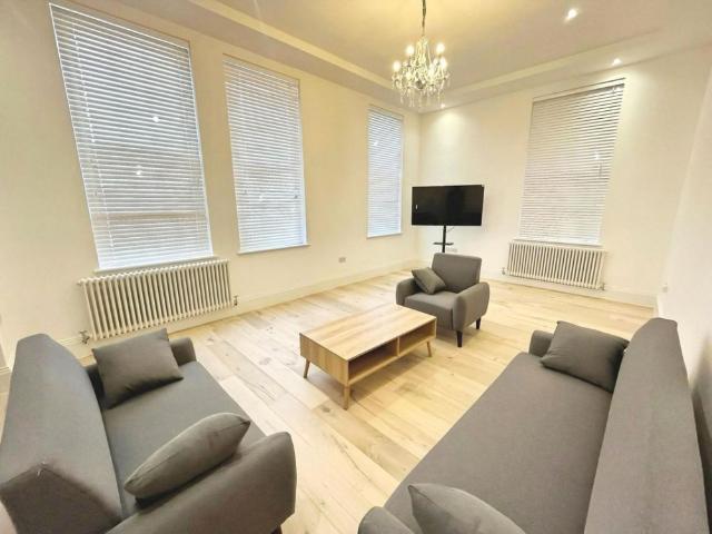 2 bedroom Flat To Let