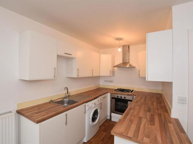 2 bedroom Flat To Let