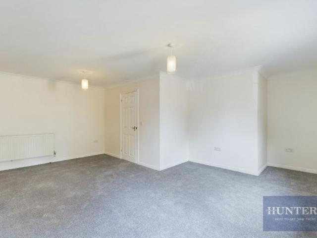 2 bedroom Flat To Let