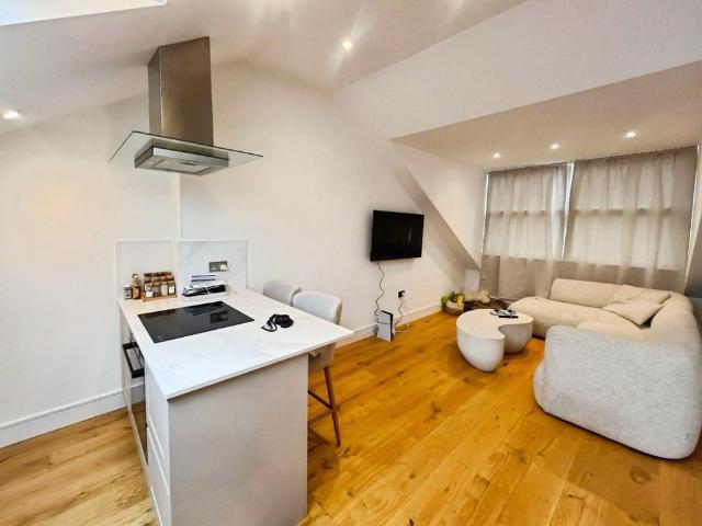 2 bedroom Flat To Let