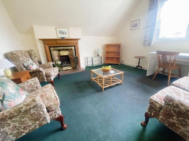 2 bedroom Flat To Let