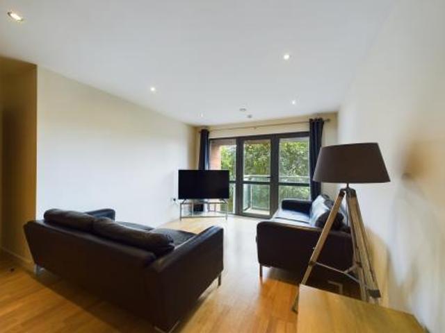 2 bedroom Flat To Let